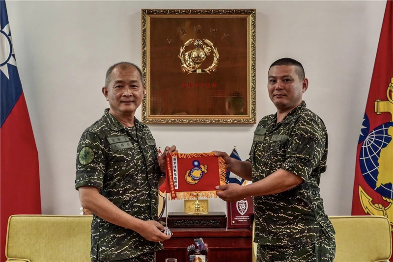 Lieutenant General Ma, the commander of the Marine Corps, met with 7 ...