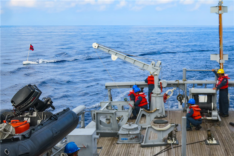 ROCS Yung-Yang of Flotilla 192 conducting mechanical minesweeping ...