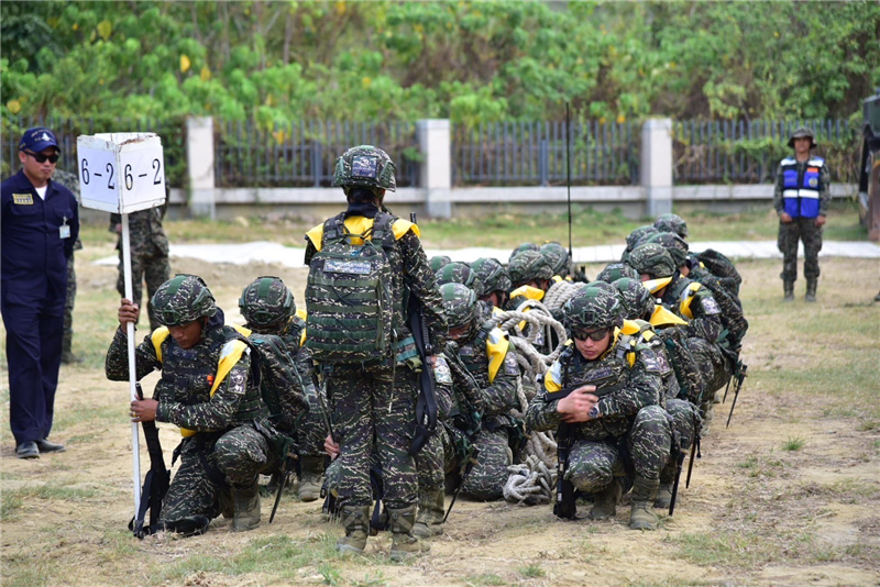 Marine Corps Officers and Soldiers Amphibious Base Training Course (Dry ...
