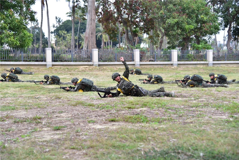 Marine Corps Officers and Soldiers Amphibious Base Training Course (Dry ...