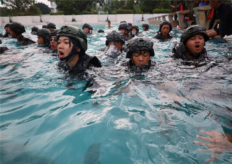 The 113-4 Marine Corps Reserve Non-commissioned Officer Class of the ...