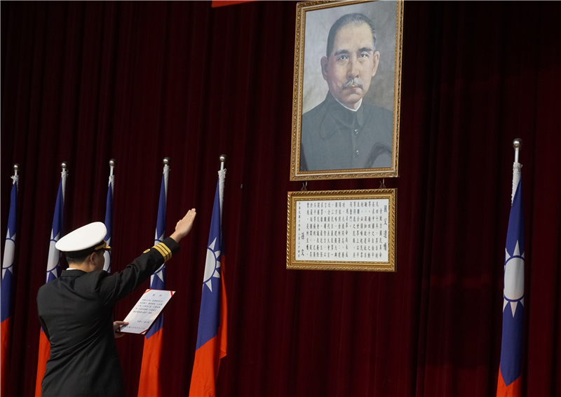 The newly appointed commander of Suao communication brigade, commander ...